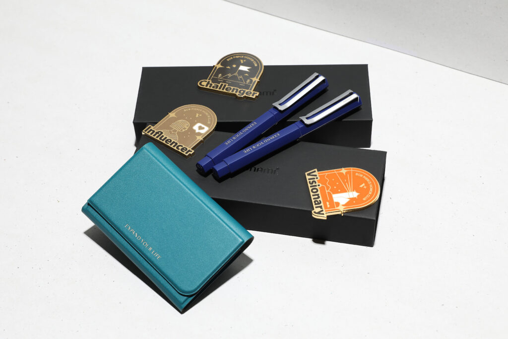 World Vision - Bob Pierce honor Club Welcome Kit Goods - theflowerway
